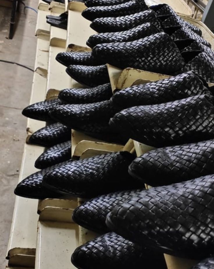 Thaqafah Shoes