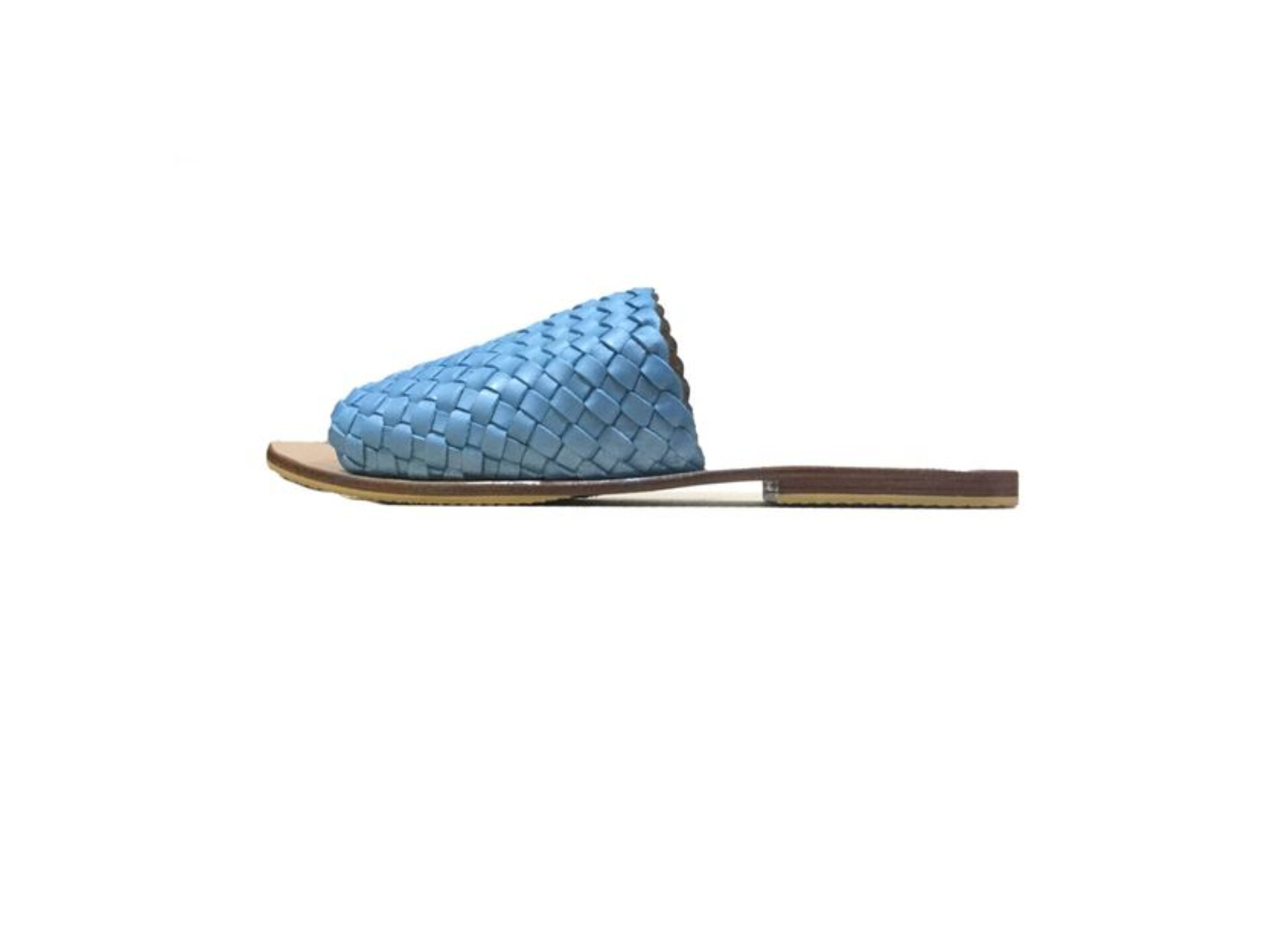 Thaqafah Shoes