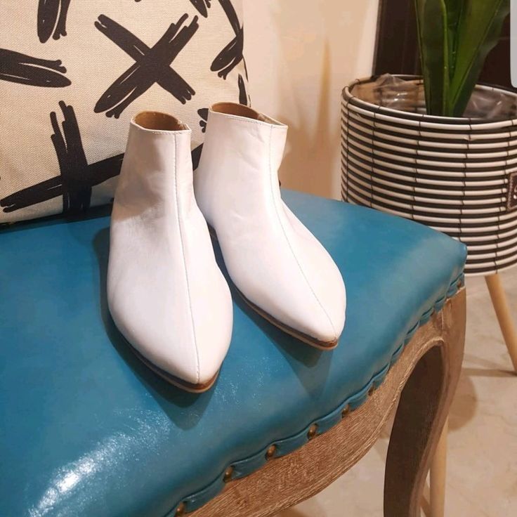 Thaqafah Shoes